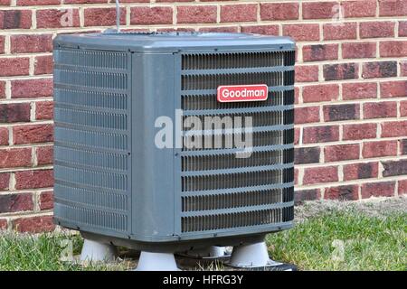 Goodman outside air conditioning unit Stock Photo - Alamy