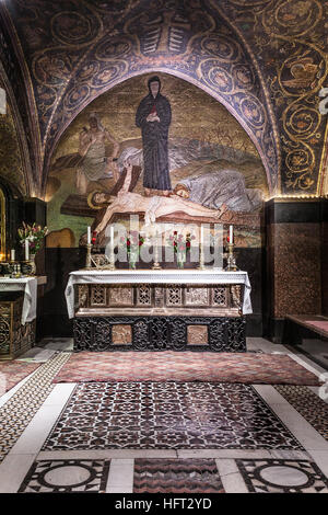Golgotha altar at Holy Sepulchre, Jerusalem and pilgrims Stock Photo ...