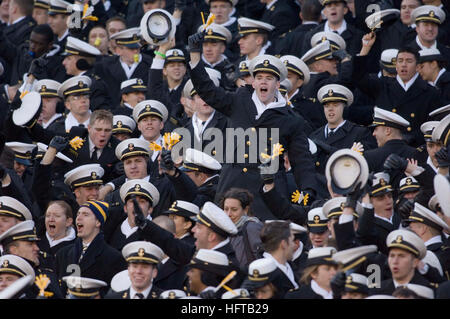 Midshipmen cheer for their class during the U.S. Naval Academy 2010 ...