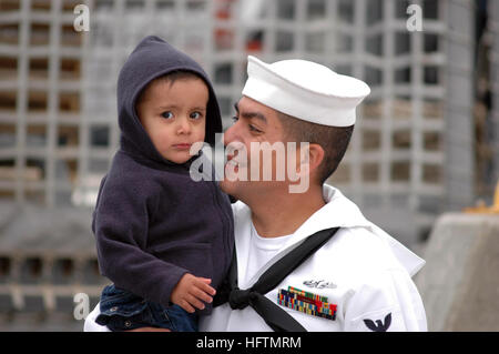 US Navy Store Keeper 1st Class assigned to Explosive Ordnance Disposal ...