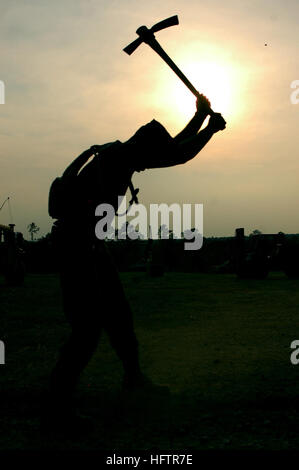 US Navy U.S. Navy Seabee, Steelworker 2nd Class assigned to Naval ...