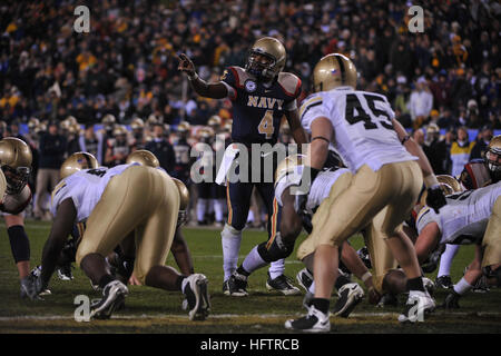 Navy quarterback Ricky Dobbs #4 during 1st half action in a game played ...