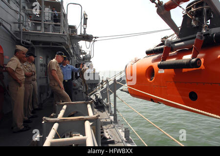 U.S. Navy Mineman Petty Officer 1st Class Daniel Gregware, Navy ...