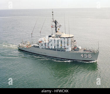 The ocean minesweeper USS INFLICT (MSO-456) and an RH-53D Sea Stallion ...