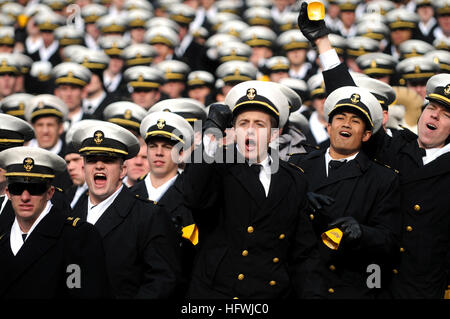 Midshipmen cheer for their class during the U.S. Naval Academy 2010 ...