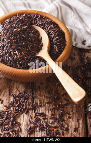 Raw rice in bowl, spoon and burlap fabric on wooden table, flat lay ...