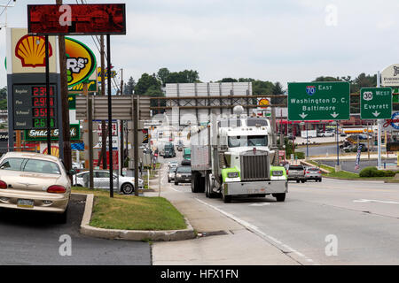 Breezewood, Pennsylvania. Traffic Heading to the Pennsylvania Turnpike ...