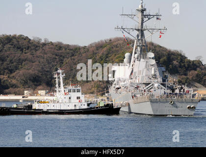 Tugboats Azuma and Shima guide the Arleigh Burke-class guided-missile ...
