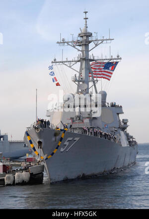 Sailors aboard the USS Mitscher (DDG 57), an Arleigh Burke-class guided ...