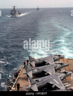 USS Cleveland (LPD 7) and USS Tarawa (LHA 1) conduct an underway ...