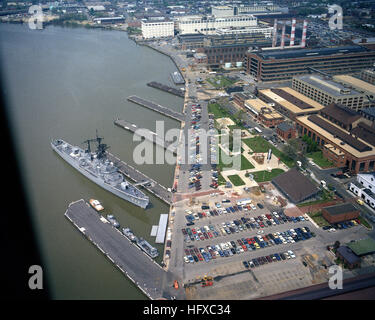 USS Barry (DD-933) is a destroyer of the U.S. Navy operating in 1969 ...