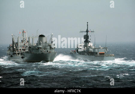 USS Talbot (FFG-4) refuels from Chilean tanker Araucano Stock Photo - Alamy