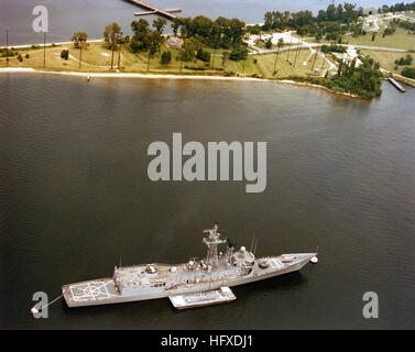 An elevated starboard quarter view of the frigate USS KOELSCH (FF-1049 ...