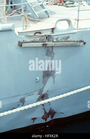 A view of the damage to the hull of the guided missile frigate USS ...