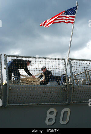 USS Roosevelt (DDG-80), an Arleigh Burke-class guided-missile destroyer ...