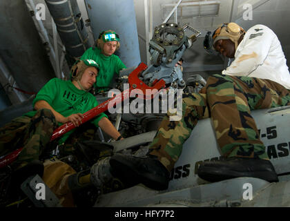 From left, Los Angeles Chargers center Isaac Weaver and defensive ...