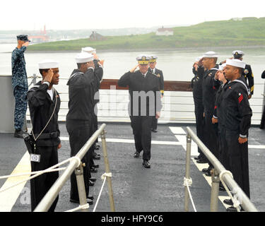 Sailors aboard USS Gettysburg receive supplies from USNS Wally Schirra ...