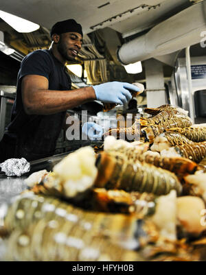 US Navy Thanksgiving dinner aboard USS Carl Vinson.jpg Stock Photo - Alamy