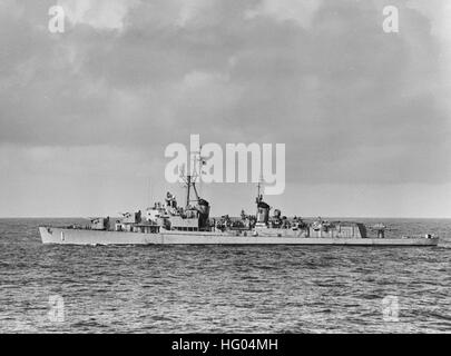 USS Gyatt (DDG-1) underway at sea on 30 June 1961 Stock Photo - Alamy