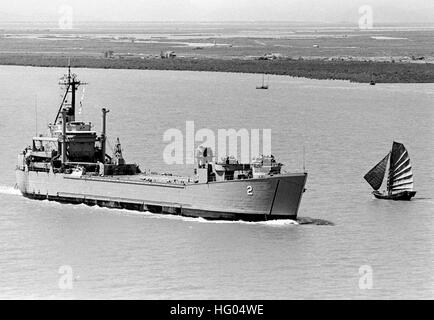 Landing Ship Tank USS Washtenaw County (LST-1166) insignia depicts the ...