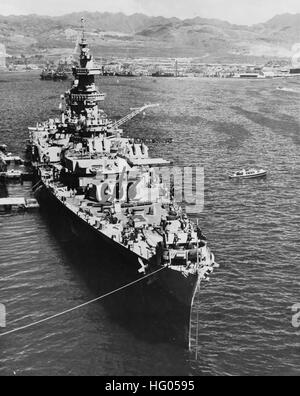 USS Guam (CB-2) at Pearl Harbor, 21 February 1945 Stock Photo - Alamy