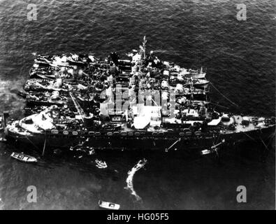 USS Prairie (AD-15) in dry dock with destroyers 1965 Stock Photo - Alamy