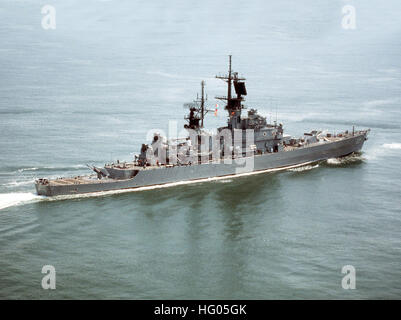 USS Harry E. Yarnell (CG-17 Stock Photo - Alamy