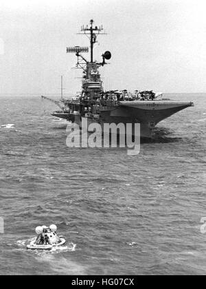 USS Hornet (CVS-12) approaches Apollo 11 space capsule 1969 Stock Photo ...