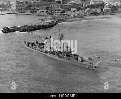 USS Bache (DD-470) aground off Rhodes, Greece, in 1968 Stock Photo - Alamy