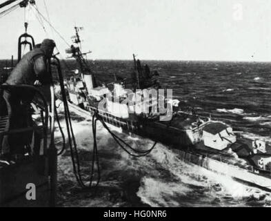 USS James E. Kyes (DD-787) refueling 1965 Stock Photo - Alamy