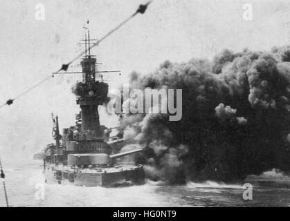 USS Pennsylvania (BB-38) firing broadside 1920s Stock Photo - Alamy