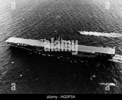 USS Bon Homme Richard (CV-31) at NAS Alameda in October 1945 Stock ...