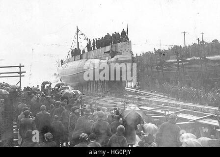 Uss s-2 ss-106 launch Stock Photo - Alamy