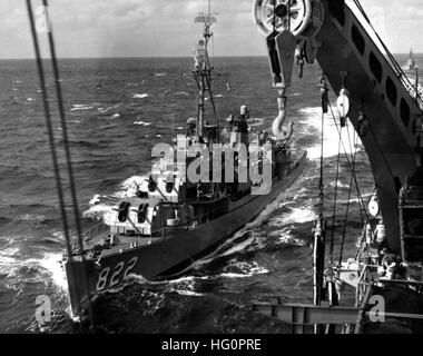 USS Robert H. McCard (DD-822) underway off the coast of Oahu, Hawaii on ...