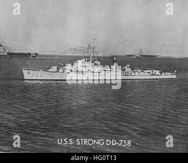 USS Strong (DD-758), an Allen M. Sumner-class destroyer, is underway ...