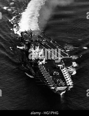 USS Midway (CVA-41) underway October 1965 Stock Photo - Alamy