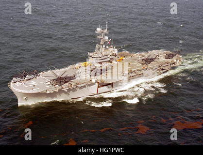 USS Inchon (MCS-12) underway in the Gulf of Mexico 2001 Stock Photo - Alamy