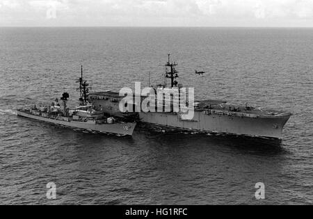 USS Guadalcanal (LPH-7) refueling USS Semmes (DDG-18) 1983 Stock Photo ...
