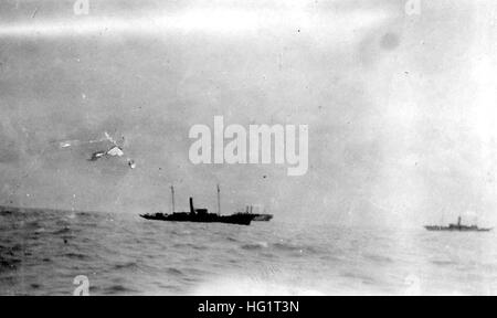 USS Alcedo and USS Wakiva II pick up survivors from USAT Finland 28 ...