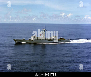 USS Cook (FF-1083) underway Stock Photo - Alamy