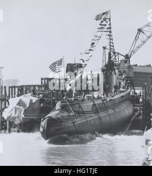 USS Wahoo (SS-238) launching Stock Photo - Alamy