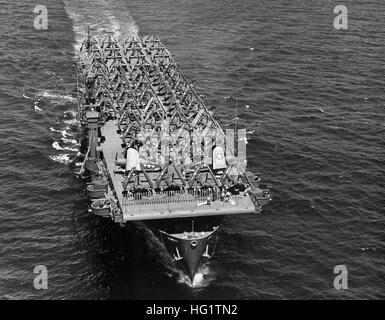 USS Kwajalein (CVE-98) transporting aircraft 1944 Stock Photo - Alamy
