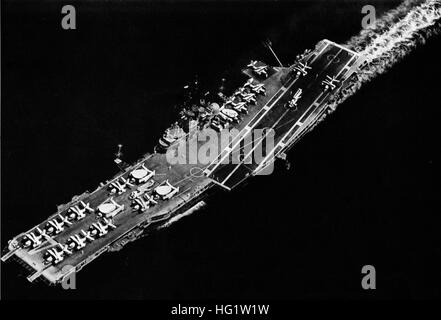 USS Ticonderoga (CVS-14) aerial view in 1971 Stock Photo - Alamy
