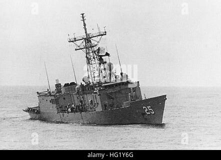USS Copeland (FFG-25) underway in 1986 Stock Photo - Alamy