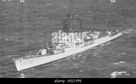 USS Davis (DD-937) underway at sea, circa in the 1960s Stock Photo - Alamy
