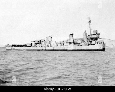 USS Selfridge, a Porter-class destroyer, is underway in April 1945 ...