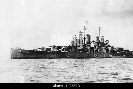 USS Duluth (CL-87) at anchor in 1945 Stock Photo - Alamy