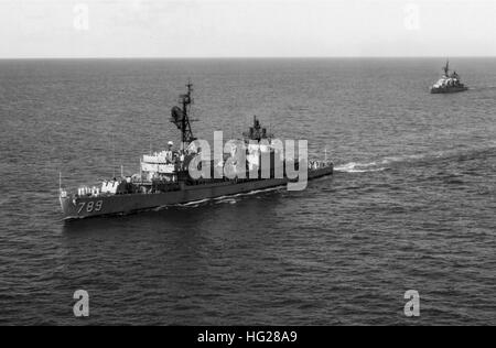 USS O'Brien (DD-725) underway off Oahu, Hawaii (USA), on 15 May 1968 ...
