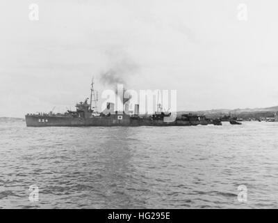 USS DD-224 (ex-USS Stewart, DD-224) Arriving under tow in San Francisco ...