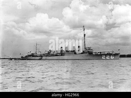 USS Peary (DD-226) at anchor c1921 Stock Photo - Alamy